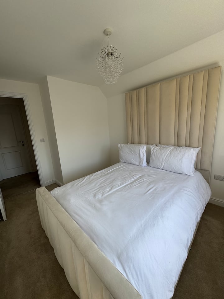 Spacious Room For Clean Tenant - Sittingbourne