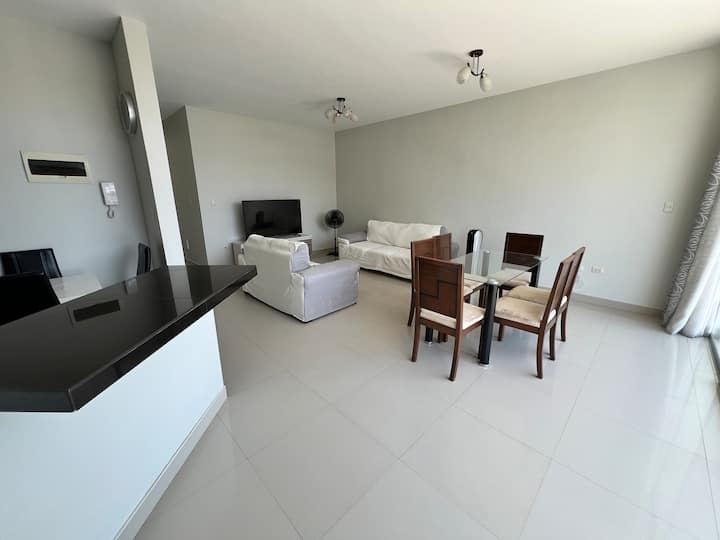 Moderno Y Espacioso Departamento En Piura - Piura