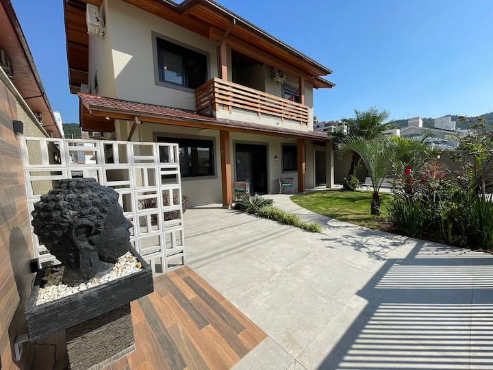 Casa Excepcional Com Piscina - Governador Celso Ramos