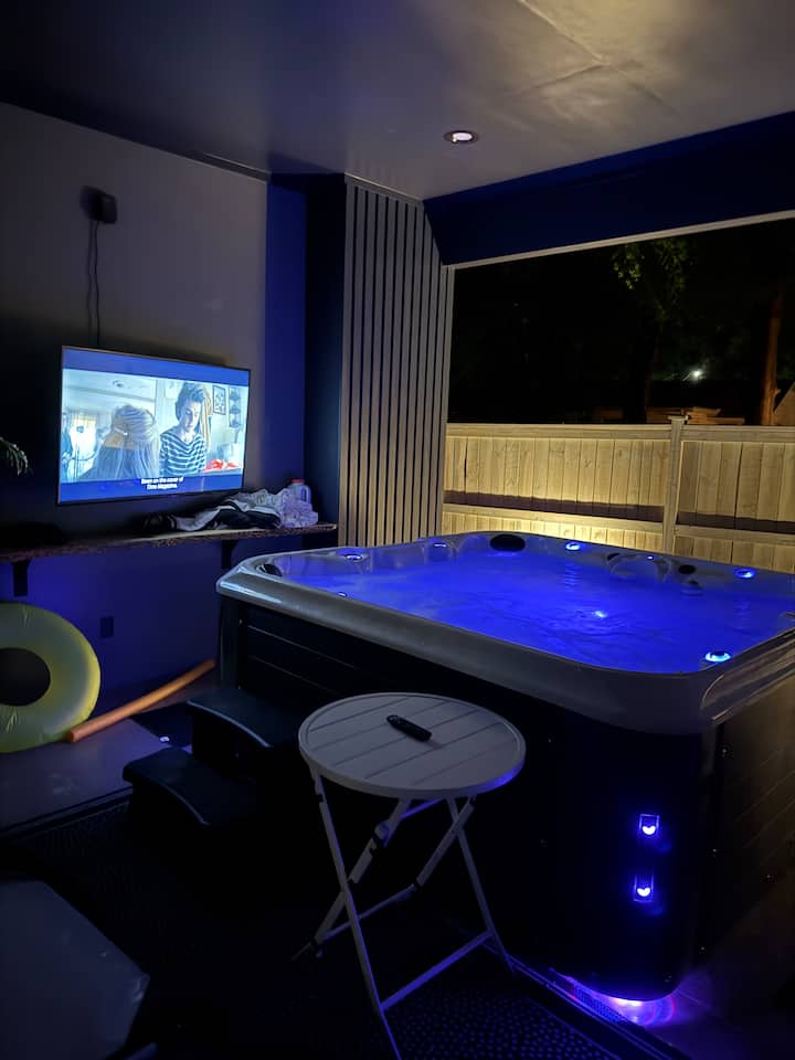 Hot Tub Hideaway For 2 - 