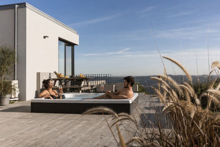 Windmill Retreat: Jacuzzi & Nazaré Beach (10 Min) - São Martinho do Porto