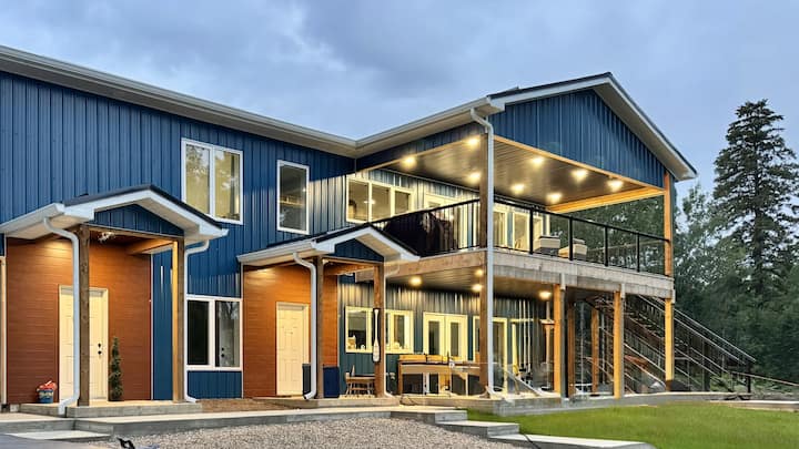 Life's A Beach Retreat-entire House Booking - Canada