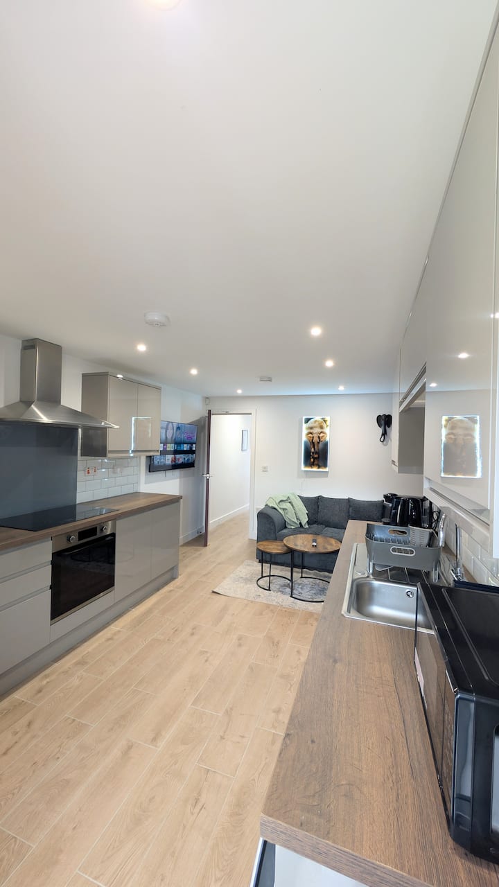 Contactors| Insurance| Employees Stay| Relocators| - Derby