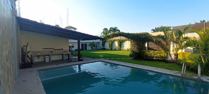 Casa Bambú
Casa De Descanso Tipo Hotel Boutique - Estacas