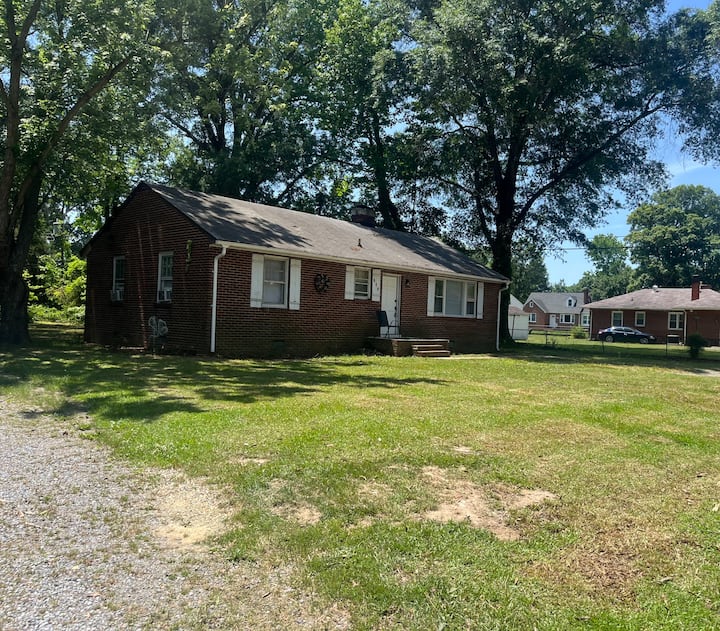 Simple & Cozy Rancher - Chesterfield, VA