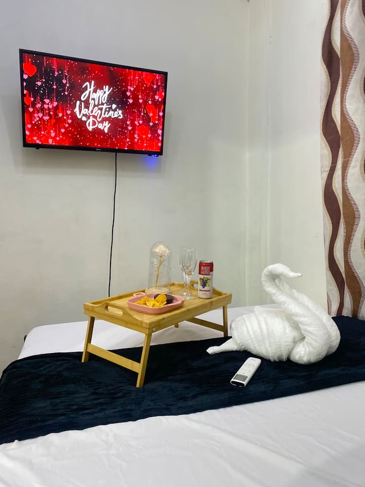 Binge & Chill W/ Ac, Breakfast & Free Parking - Antipolo