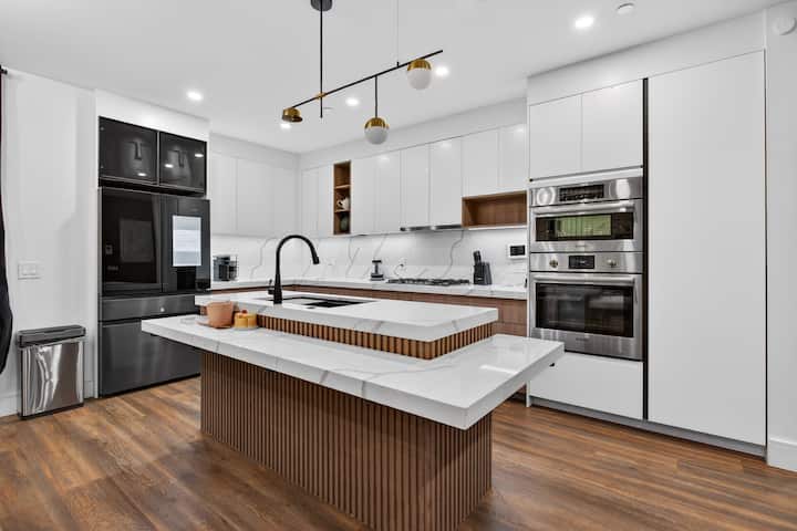 Upscale Townhome In Urban City - Boston, MA