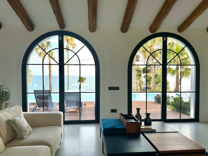 Villa La Palmera, Primera Línea De Mar. - Mataró