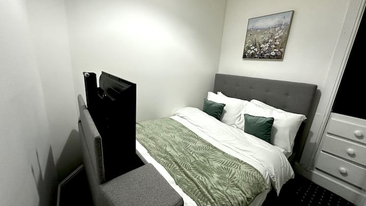 Private Single Room Tv-double Bed And A Lock (B10) - Manchester