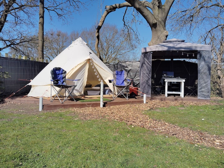 Bell Tent Glamping Sleeps 4. York - York, UK