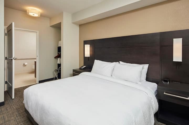 Stylish Combination Of 2 Units W/ Breakfast - Davis, CA