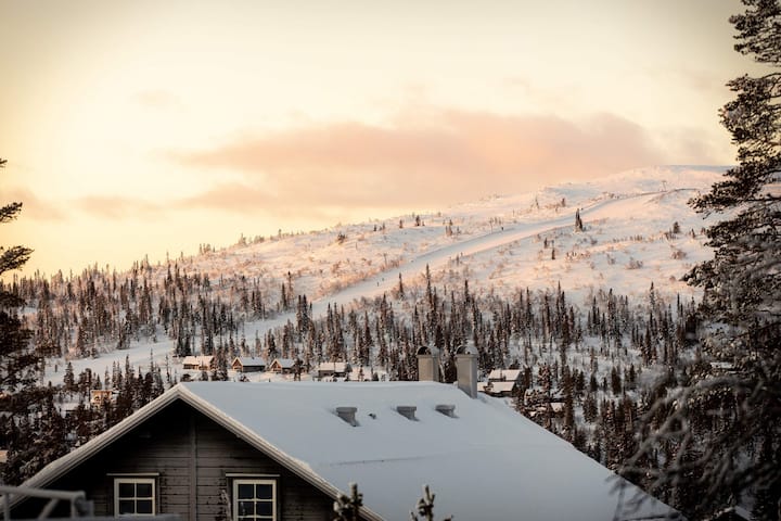 Modern Fjällstuga I Storhogna: En Unik Oas - Sweden