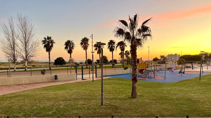 Apto Frente Al Mar Con Piscina - Zona Familiar - Cunit
