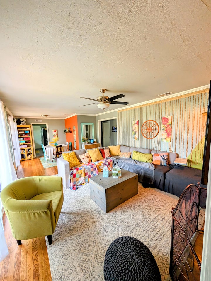 Cozy And Warm Bedroom! - Little Rock, AR