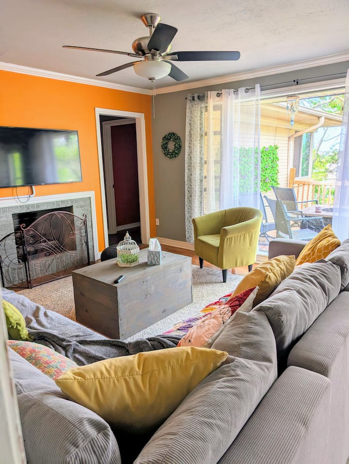 Cozy And Warm Bedroom! - Little Rock, AR