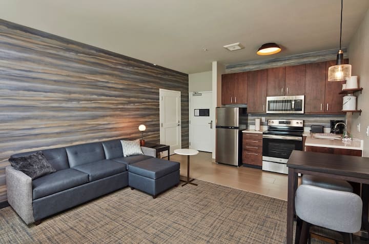 Stylish 1 Br 1 King Sofa Bed Kitchen W/ Breakfast - Davis, CA
