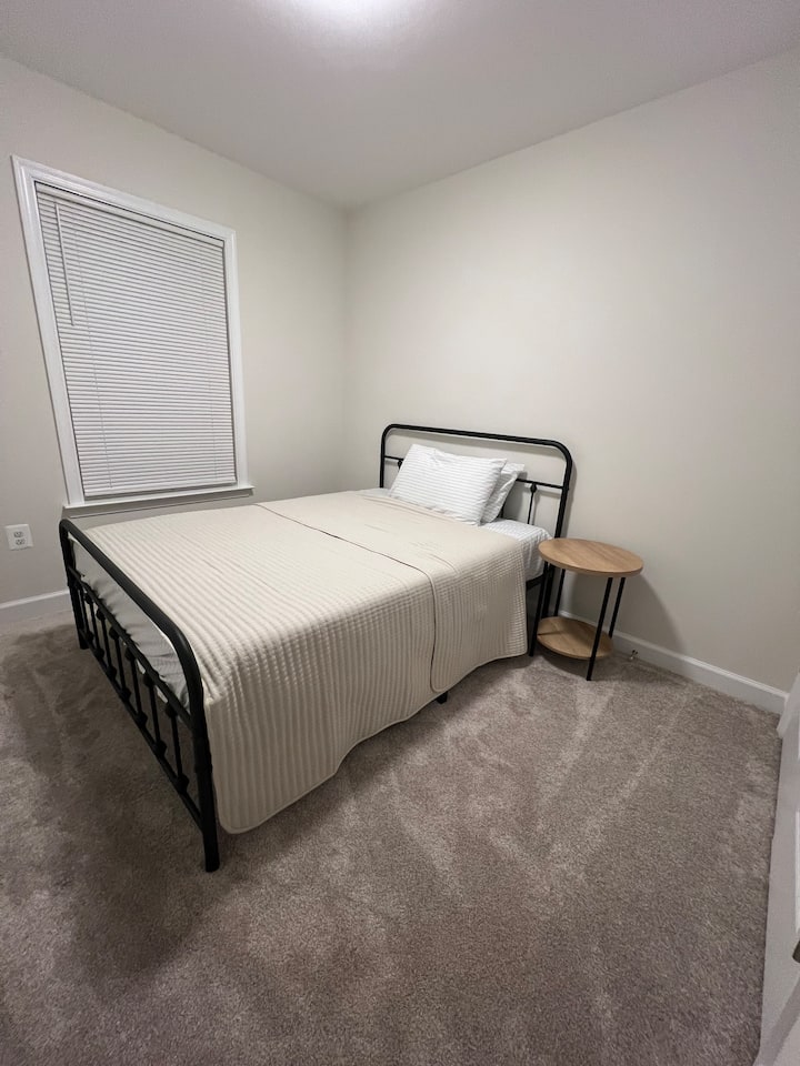 Cozy Room In Townhome - Harrisonburg, VA