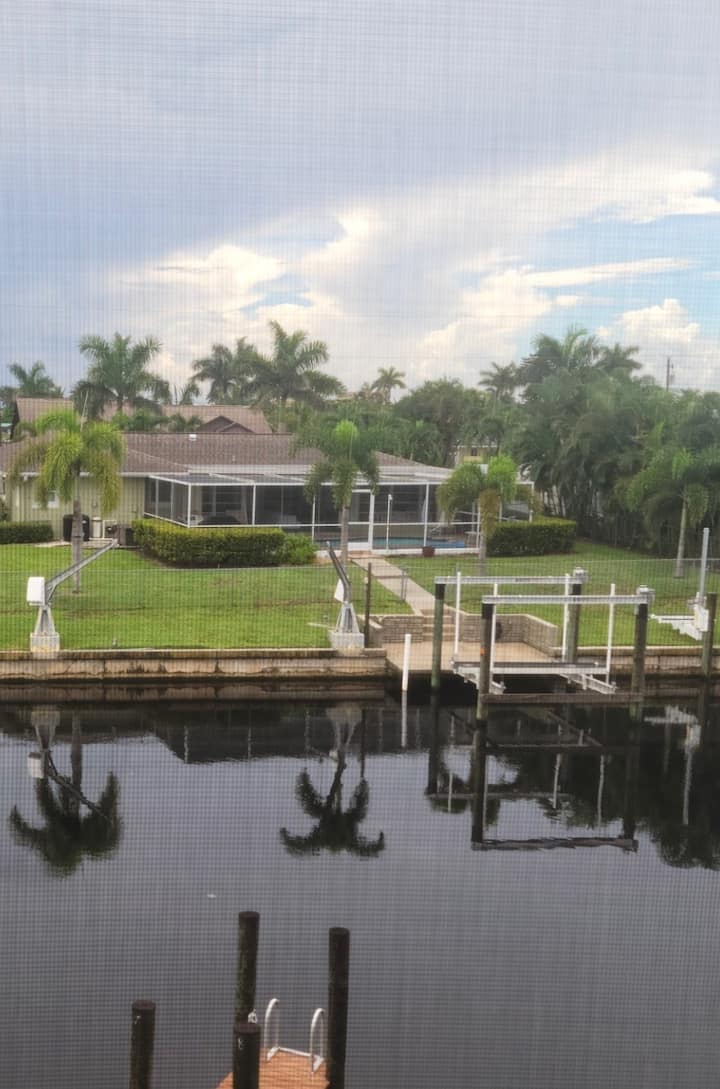 Direct Gulf Access Home With Hoist.
Great Location - Cape Coral, FL
