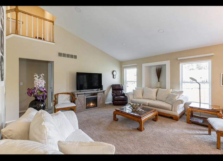 A Peaceful Getaway Where You Can Enjoy Your Time - Westland, MI