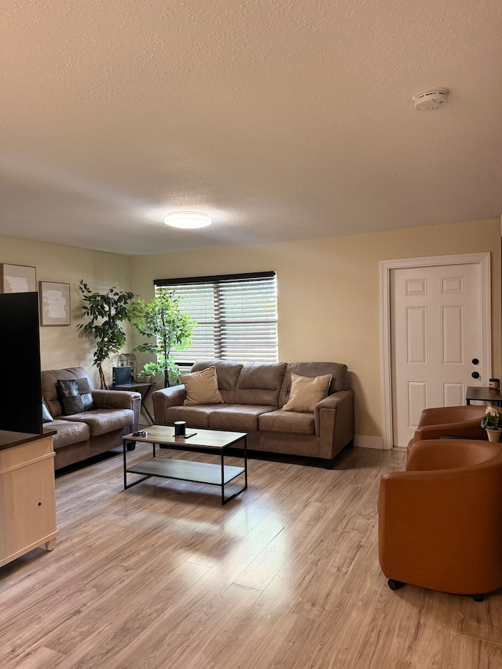 Downtown Home With Home Gym - Stuart, FL