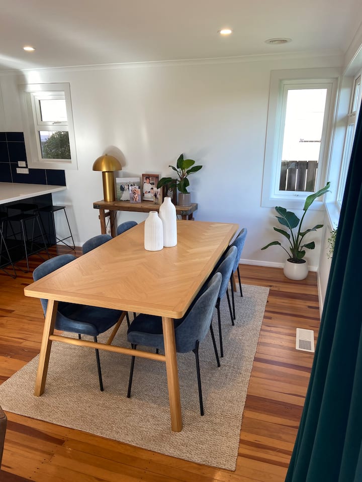 The Johnsonville Lookout (2 Bedrooms & Breakfast) - Wellington