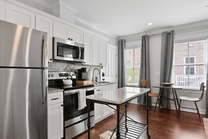 Modern Carriage House Suite In Historic District - Savannah, GA