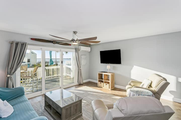 15% Off! Charming 2/3 Townhome Steps From The Beac - Navarre, FL