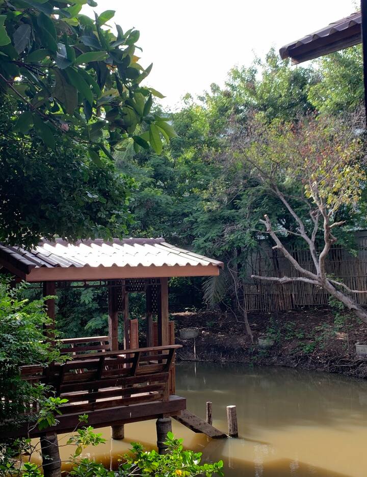 Beautiful Thai Style Water House - Mueang Pathum Thani District