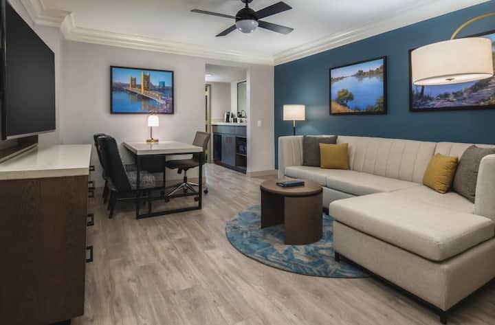 Riverfront 2 Room 2 Queen Sofa Bed W/ Breakfast - Sacramento, CA