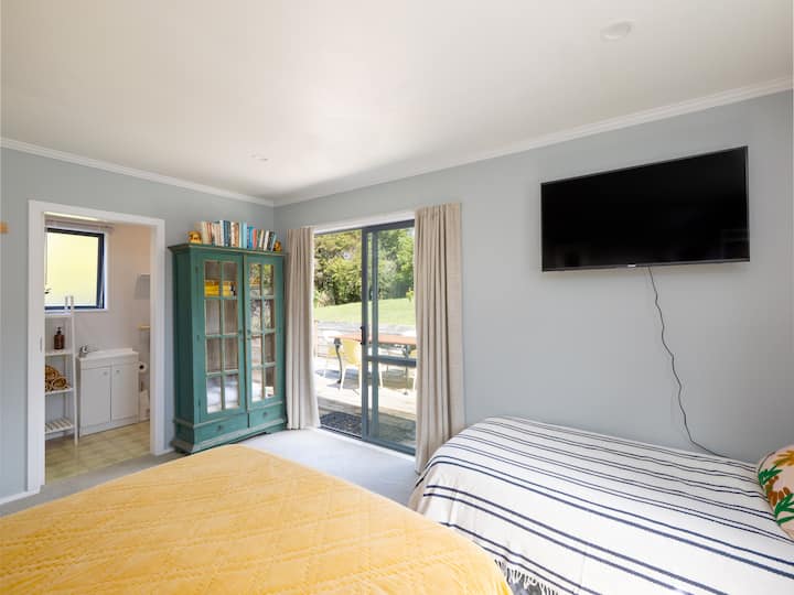 Tranquil Sleepout By Lake Manuwai - Kerikeri