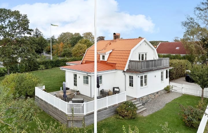 Charmig Villa Nära Havet - 