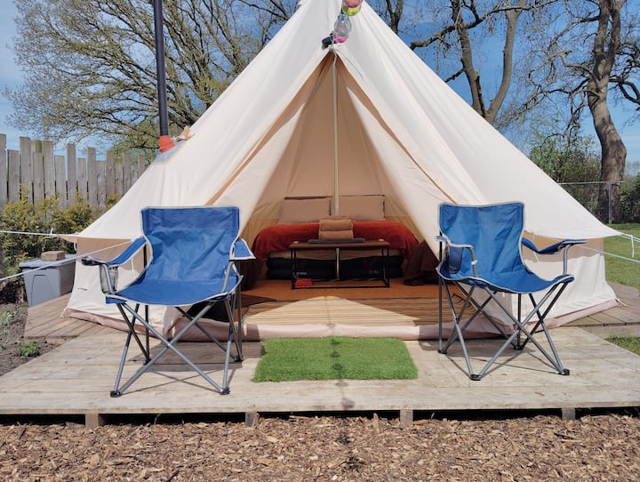 Sleeps 4. Family Bell Tent. York. - 요크