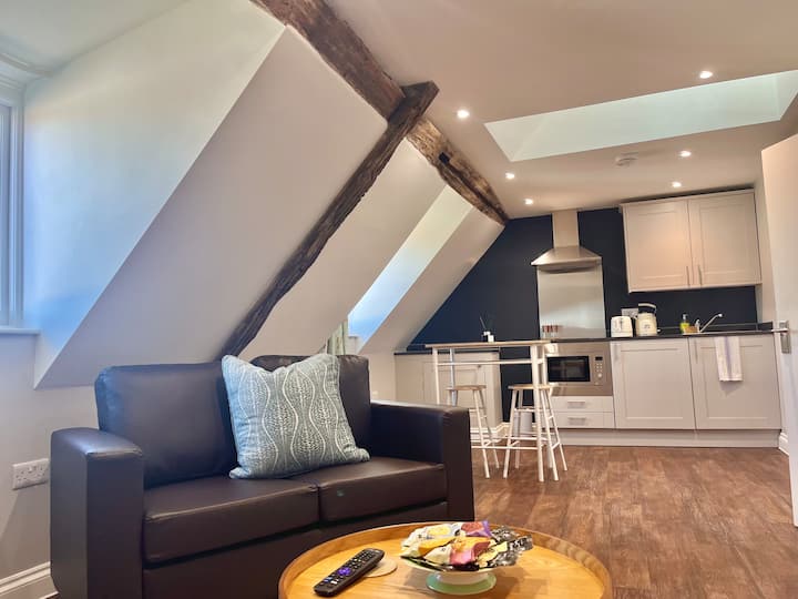 Top Floor Executive 1 Bed Apartment - Chappel - Worcester, UK