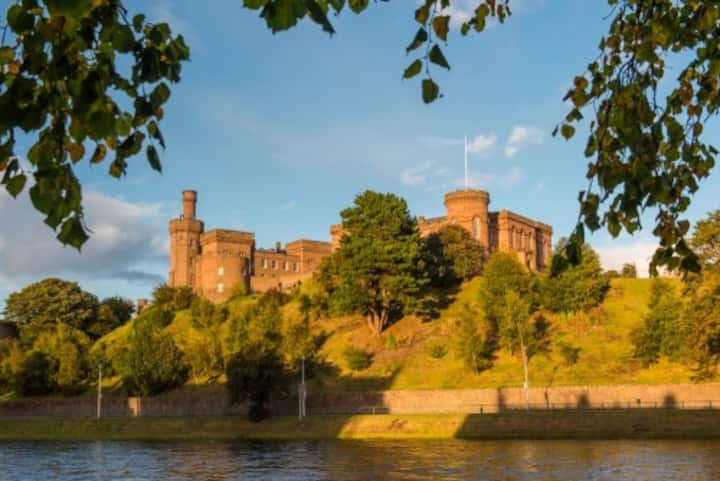 Riverside Flat With Castle View - Inverness