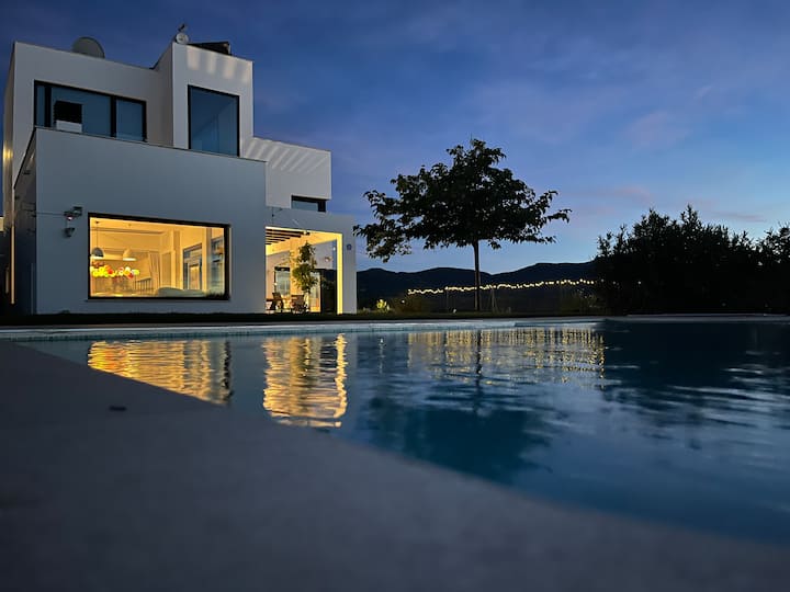 Moderne, Piscine à Débordement Et Vue Magnifique - Grenade
