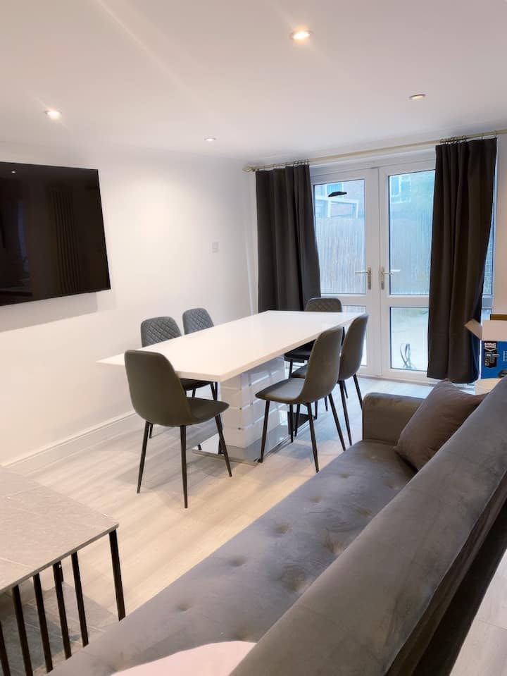 Woolwich Station Luxurious 5 Bedroom House - Woolwich