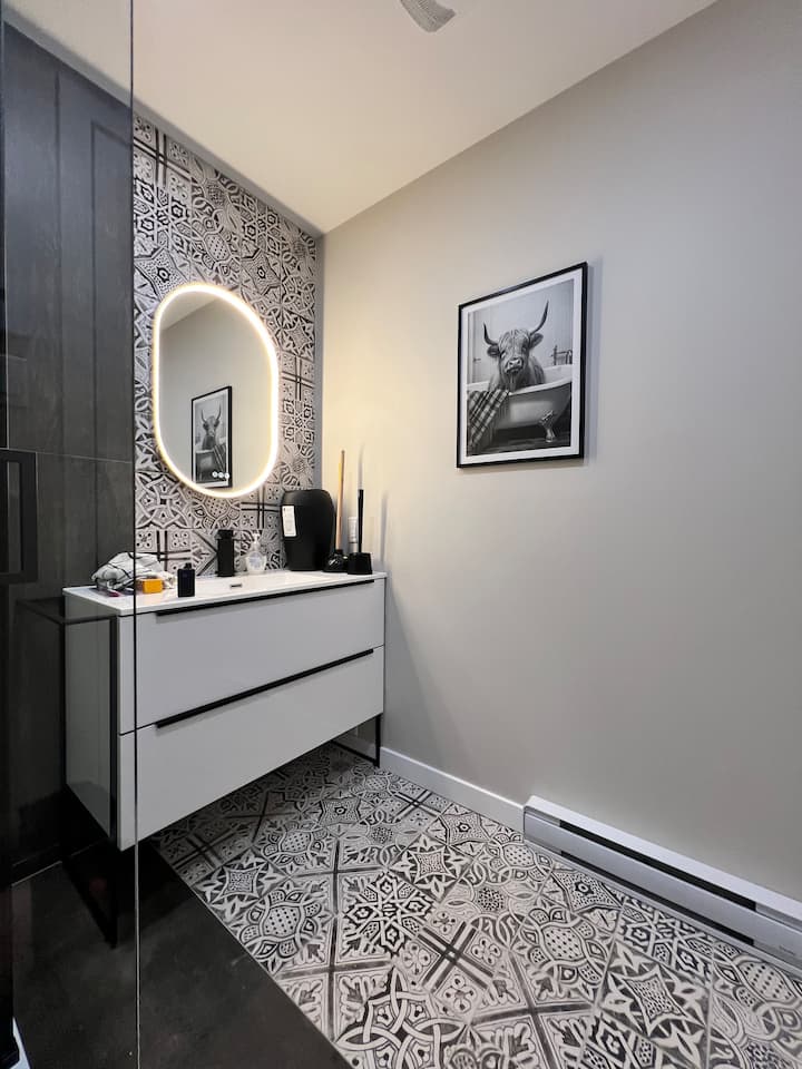 Spacious 4-bedroom, Near Dtw – Modern, & Luxury - Varennes