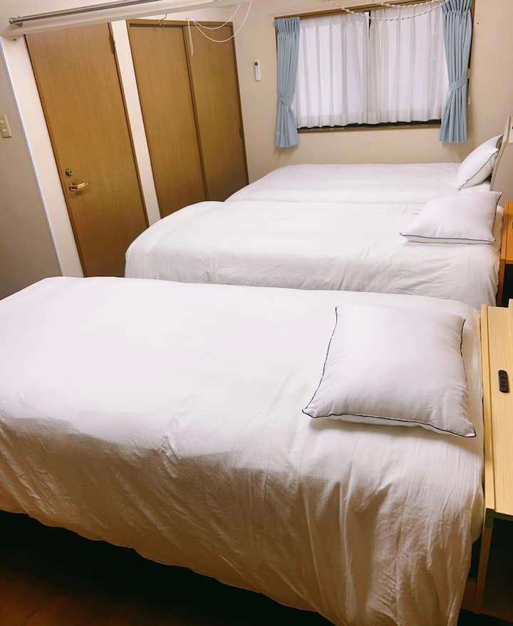 駅から徒歩2分です、3名様ご宿泊可能。専用トイレ完備。寝室に鍵付きで安心ステイ。 - Ikebukuro