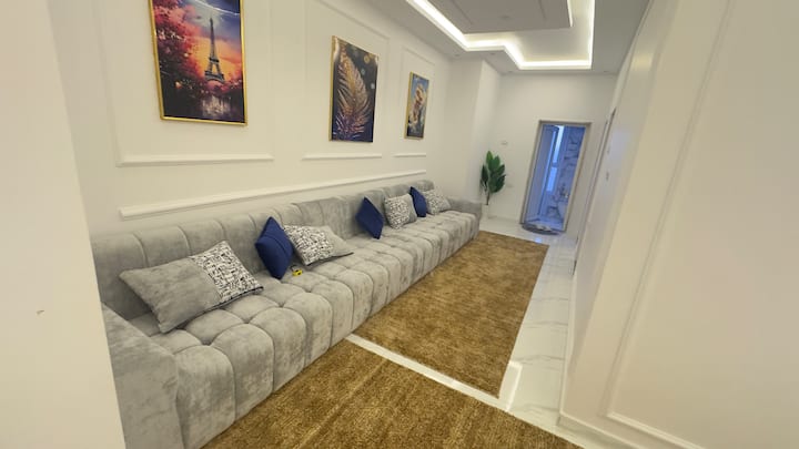 شقة لايجار يومي او شهري مفروشه ونظيفة في شارع حيوي - Libya