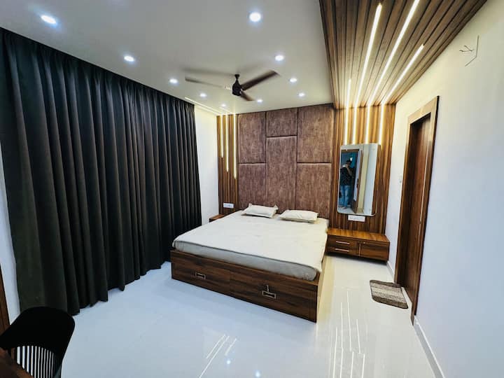 Luxurious Flat With Best Interior And Location - 