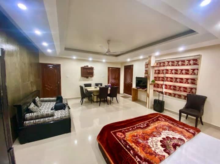 New! 10-min Walk To Mall Road | 2bhk Scenic Home - Mussoorie