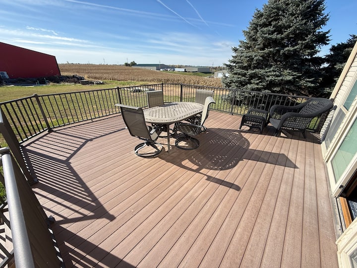 The Acreage, Large Home On Paved Roads - Bellevue, NE