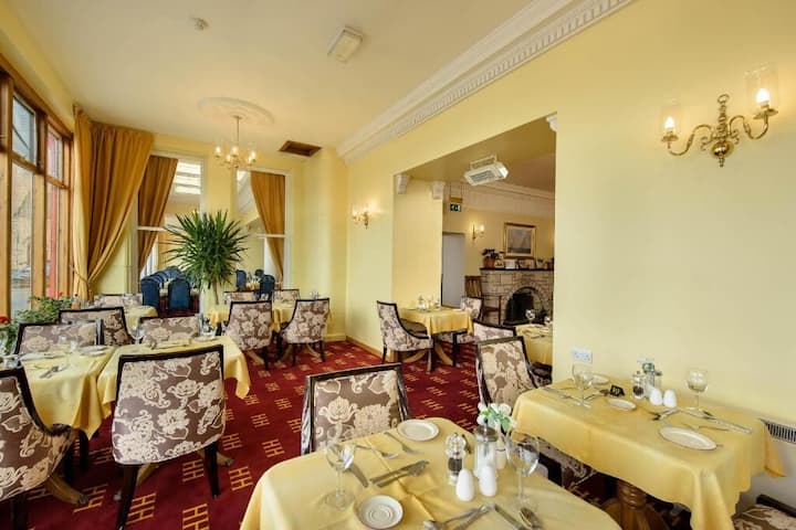 Scenic Waterfront Stay With Free Breakfast - Oban