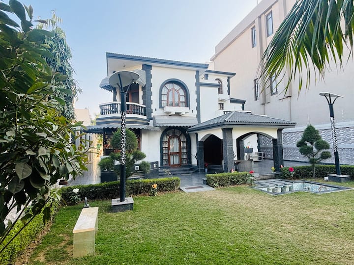 4bhk Luxury Villa - Pool | Lawn - Gurugram