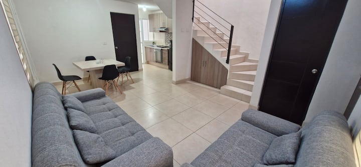 Cómoda Y Segura Casa Cerca De Outlets Y Hospitales - León