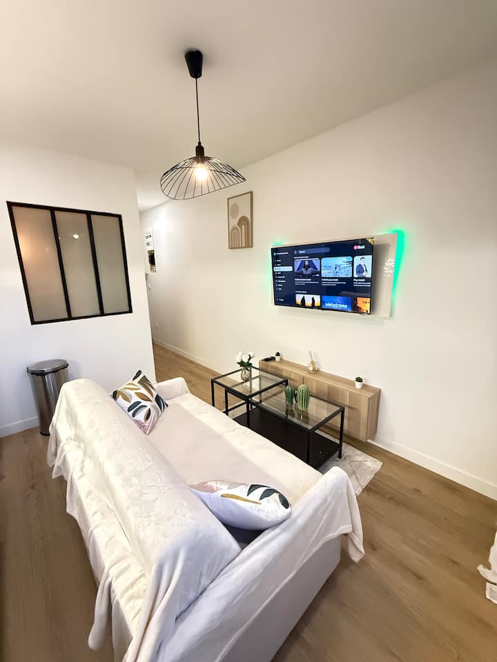 Séjour Lumineux Et Moderne
Porte De Paris - Montrouge