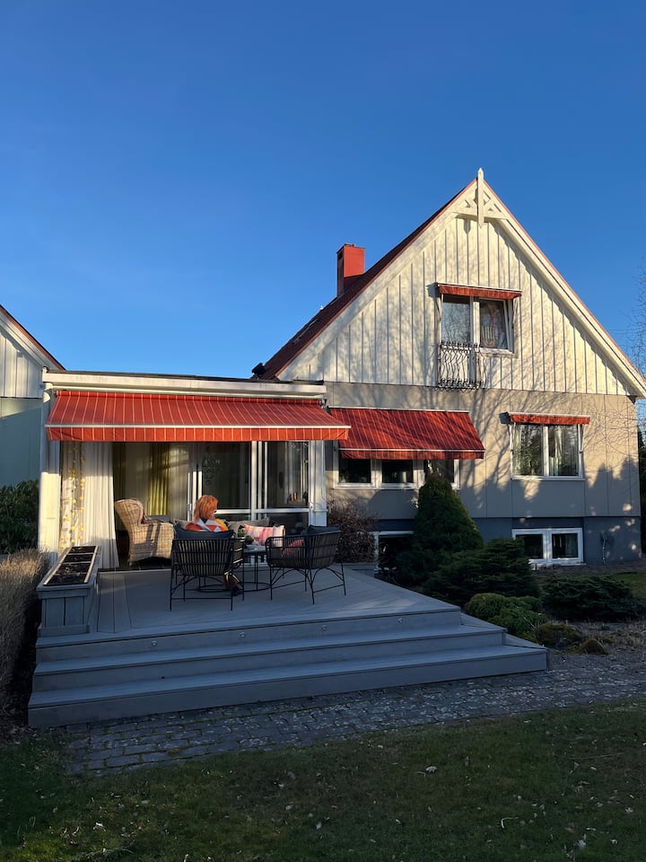 Nära Centrum Med Elbilsladdare - Karlskoga