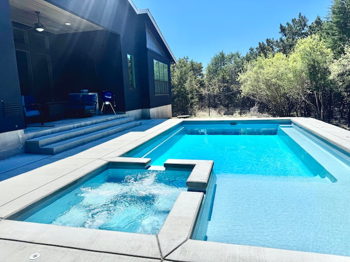Modern Retreat 4br | Pool | Hot Tub | Lake Access - Lago Vista, TX