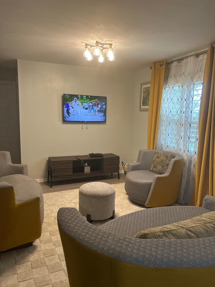 5 Bed, 2 Bath In Bowie Township - Maryland