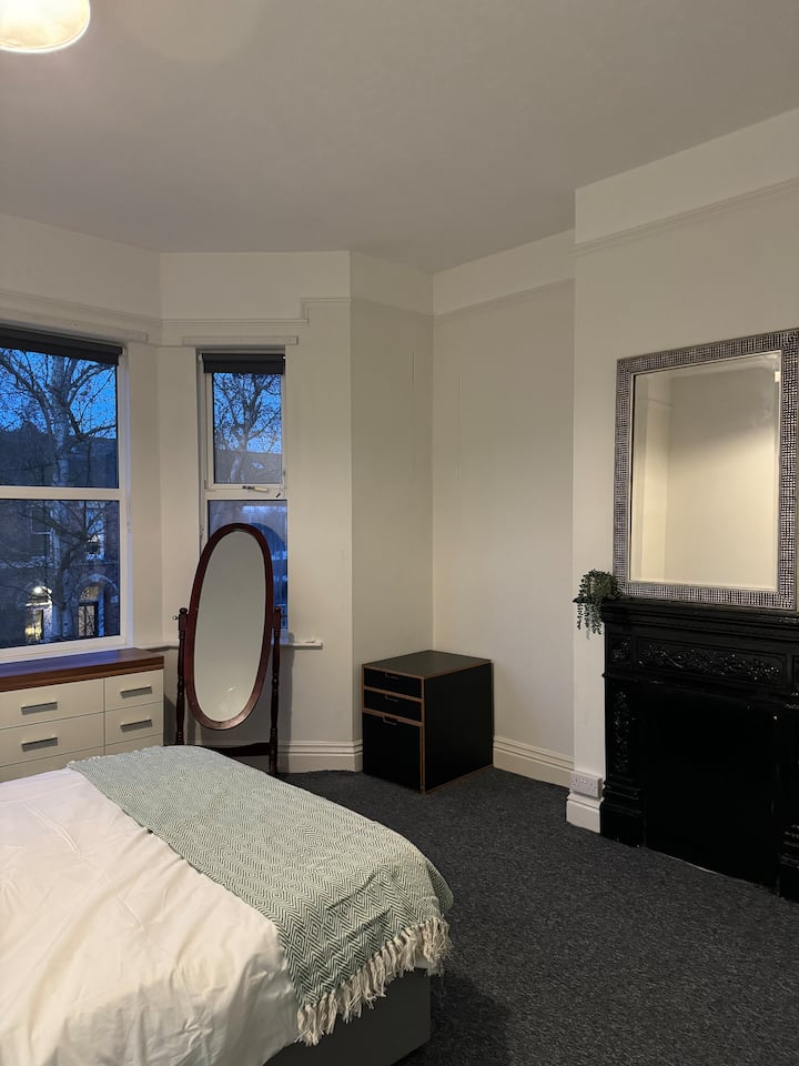 Lovely Spacious 5 Bedroom House - Leamington Spa